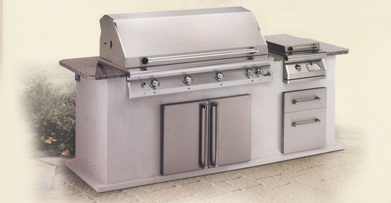 Gas & Electric Grills | Built-in or Freestanding Outdoor Kitchens ...